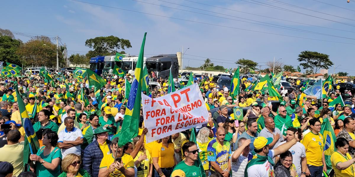 Bolsonaristas se reúnem em ato político do dia 7 de Setembro em Rio Preto Bolsonaristas se reúnem em ato político do dia 7 de Setembro em Rio Preto