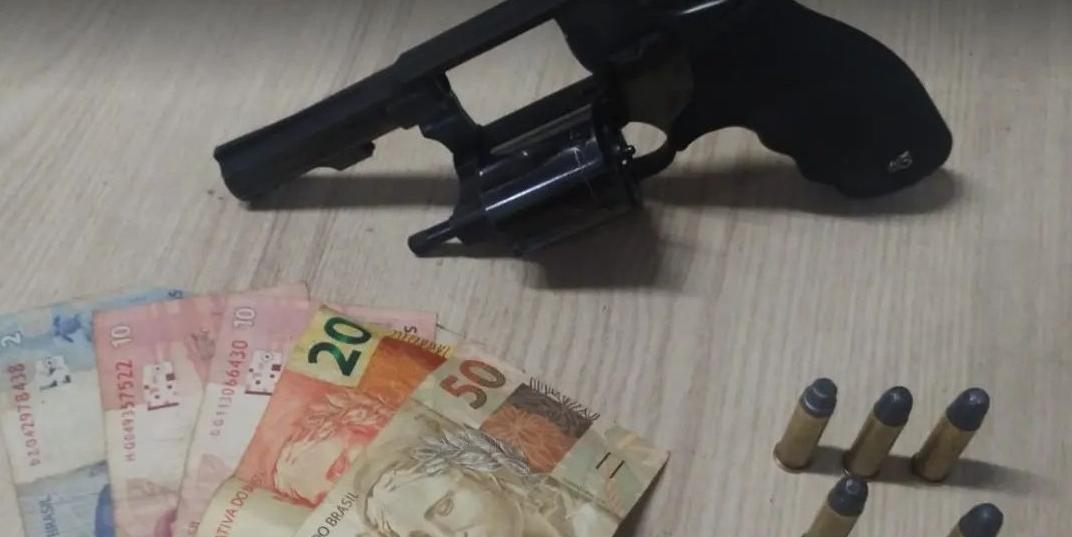 Homem Acompanhado De Adolescente é Preso Por Posse Ilegal De Arma Em