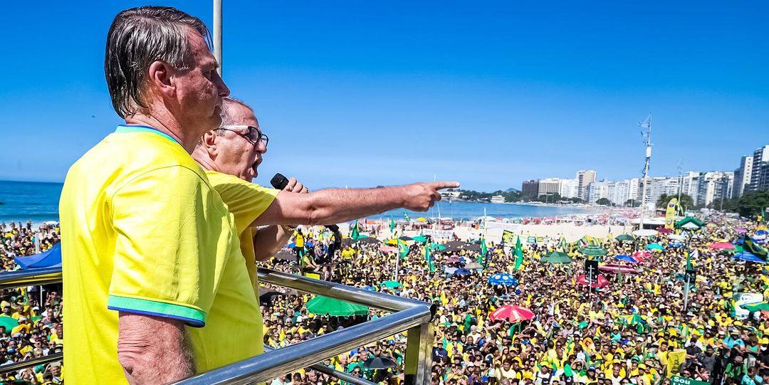 Com multidão em Copacabana, Bolsonaro exalta Musk e critica ministros ... Com multidão em Copacabana, Bolsonaro exalta Musk e critica ministros ...